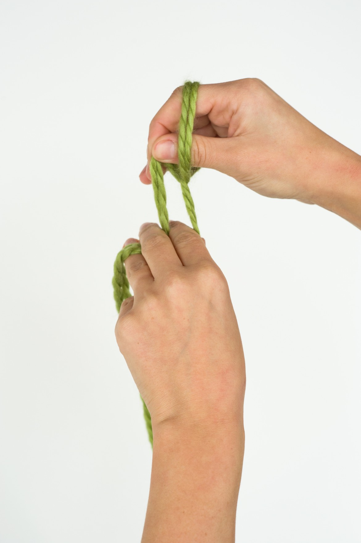 The Basics of Arm Knitting | SimplyMaggie.com