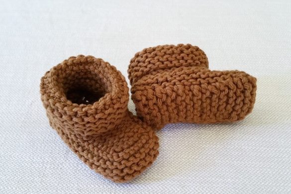 Knit Egg Collecting Apron | SimplyMaggie.com